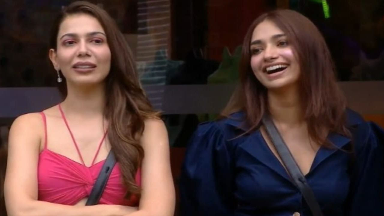 Bigg Boss Ott 2 Did Jad Hadids Kiss Make Akanksha Puri Uncomfortable